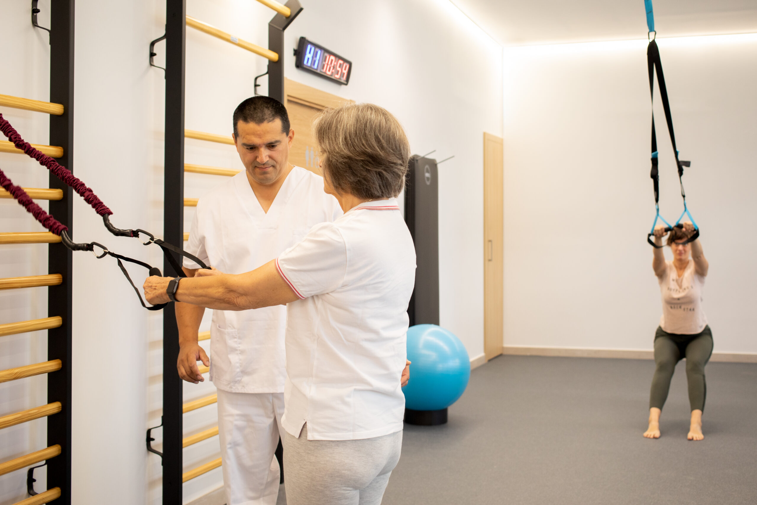 Ejercicios terapéuticos para mejorar la postura - Aris Fisioterapia - Fisioterapia y salud